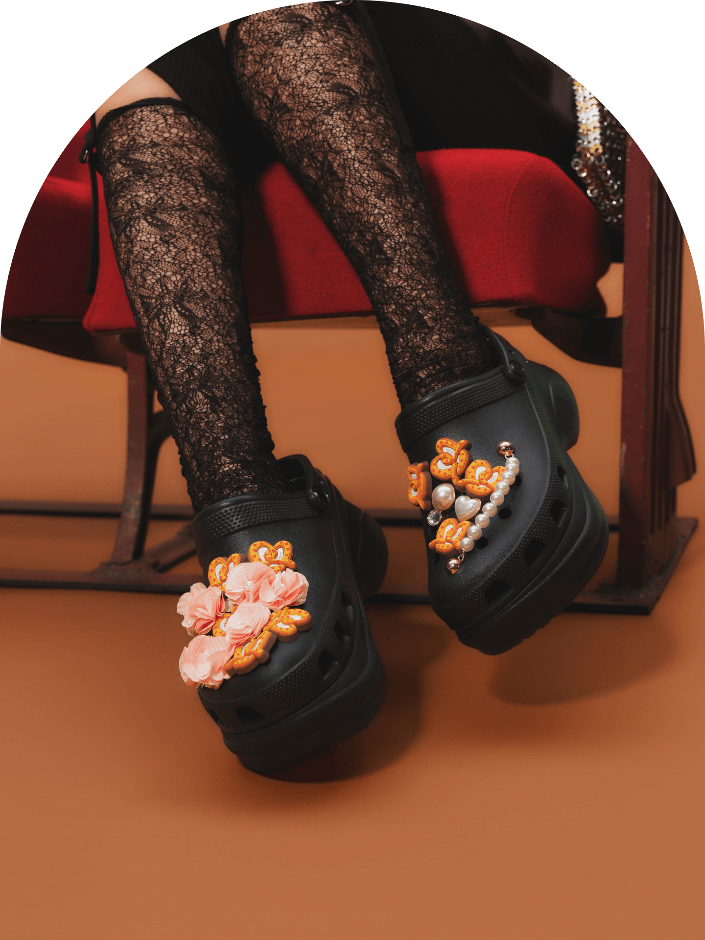 クロックス × 仲里依紗｜秋冬のとある日常を彩るスタイル｜Crocs公式